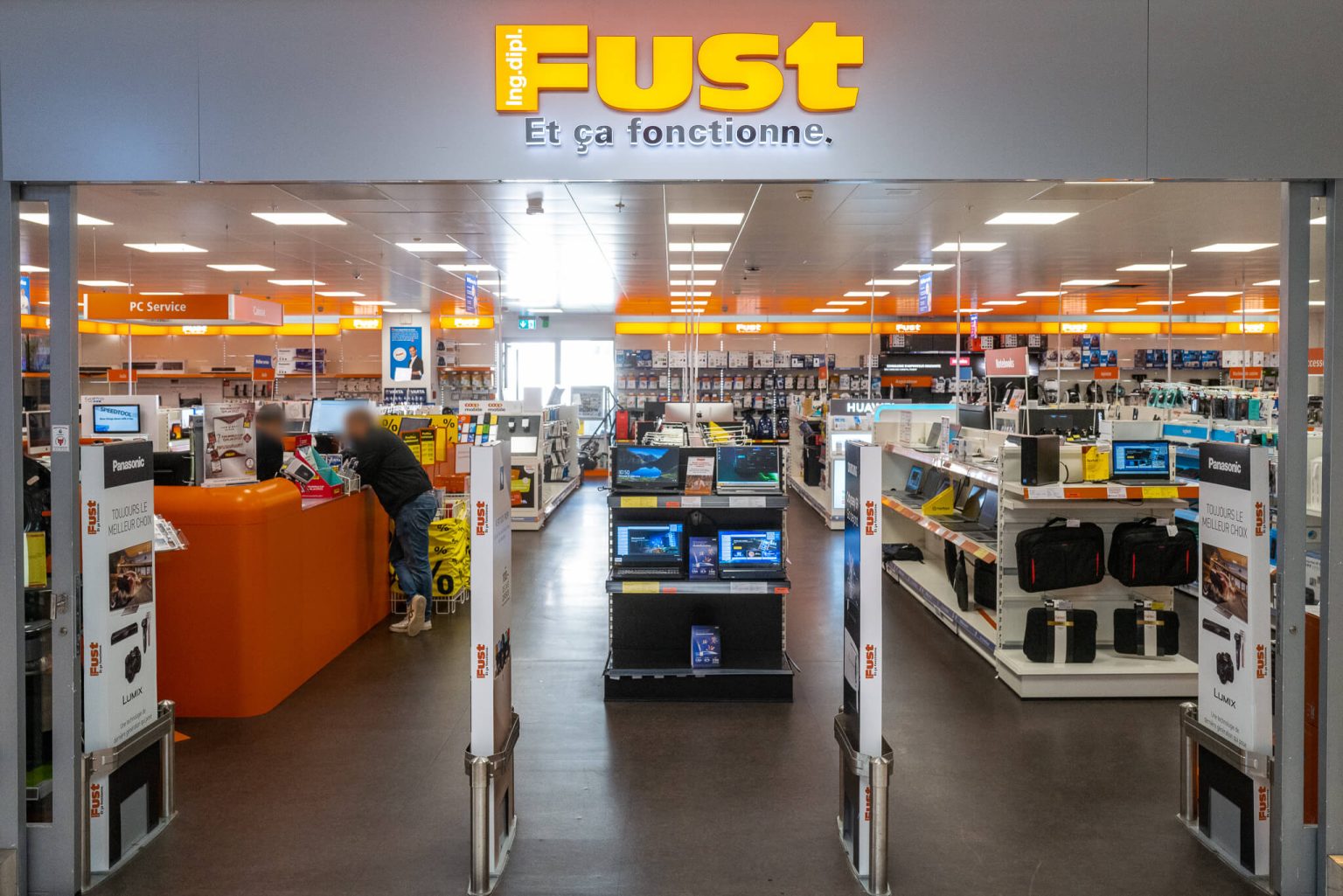 Interdiscount - Produit informatique et bureautique à Balexert Genève